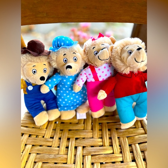 Toys | Berenstein Bears Plush Set Of Four 8 Family Character Figures ...